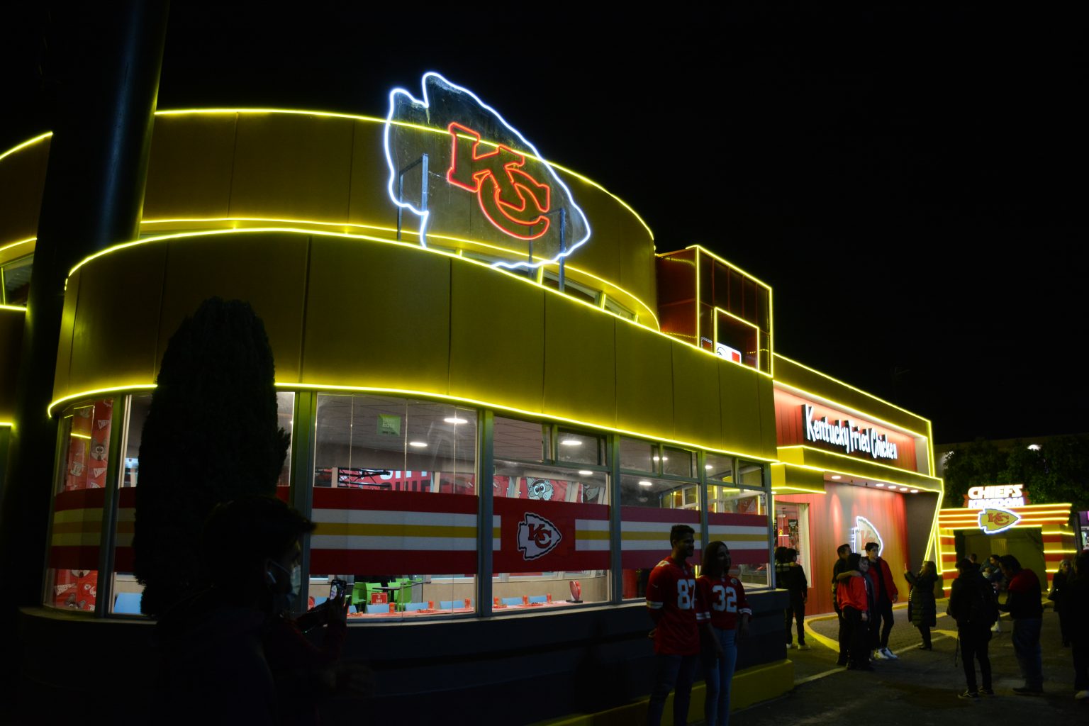 KFC RINDE HOMENAJE AL CIERRE DE LA TEMPORADA NFL